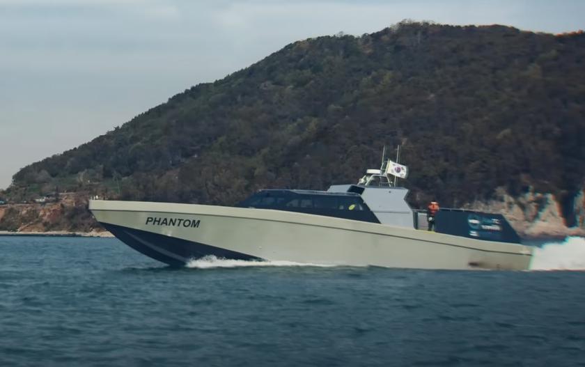 Na Coreia do Sul, apresentou um moderno barco interceptador Phantom